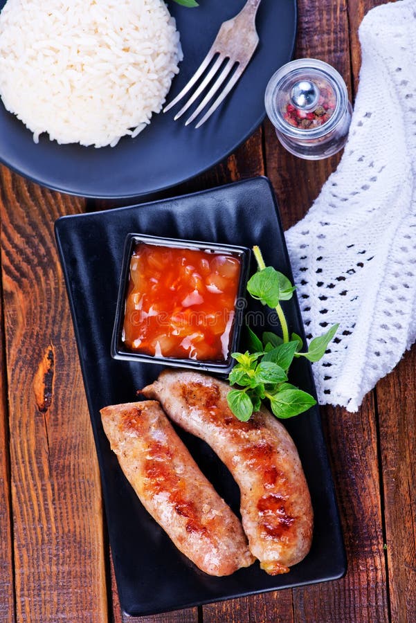 Riz Bouilli Avec Des Saucisses Photo stock - Image du asiatique ...