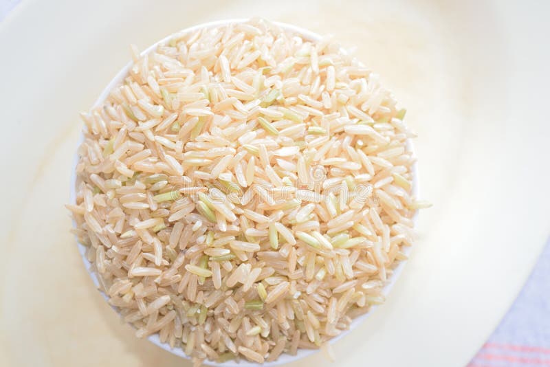 Riz cru image stock. Image du mange, nutrition, régime - 1041389