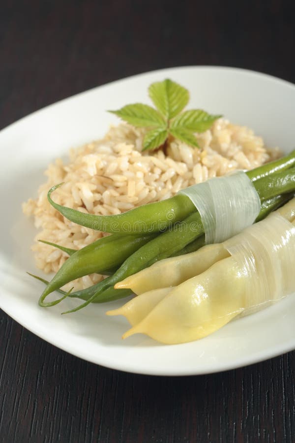 Riz brun et haricot image stock. Image du texture, légumes - 9611543