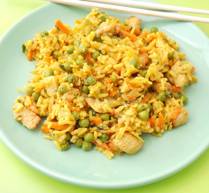 Riz frit avec le poulet photo stock. Image du viande - 42786956