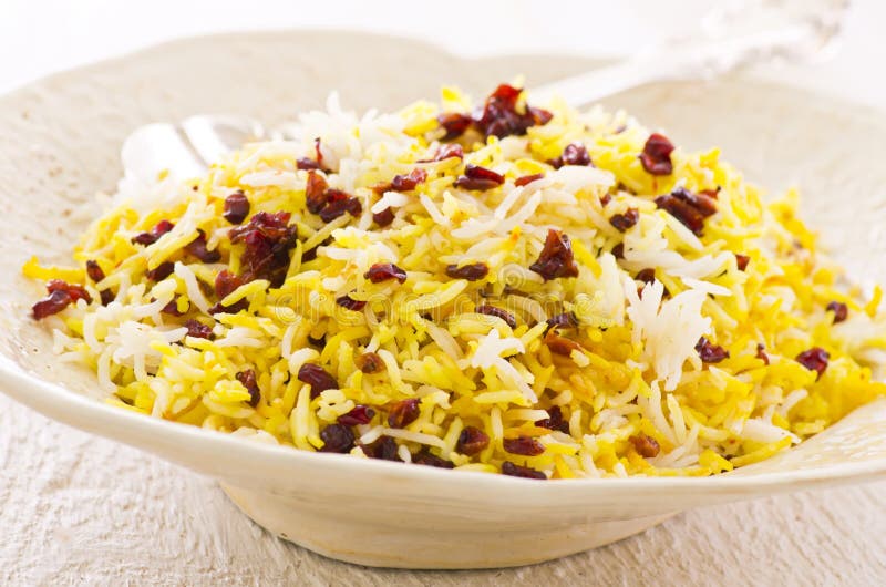 Riz Persan De Safran Avec Le Berberis Image stock - Image du texture ...