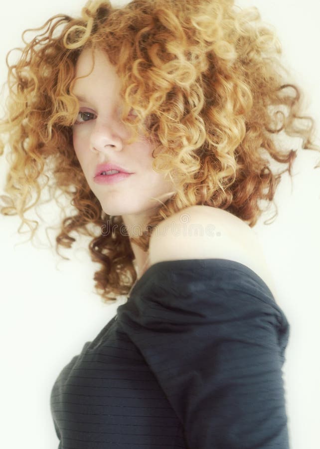 Rizos rubios foto de archivo. Imagen de hembra, peinado - 28723562