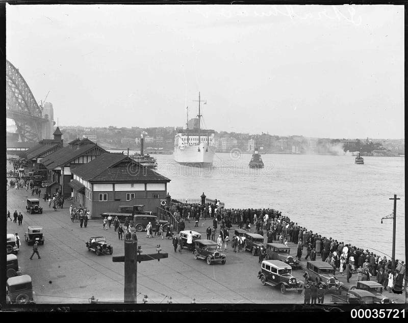 RMS STRATHAIRD Sailing Into Circular Quay, 24 March 1932 Picture. Image ...