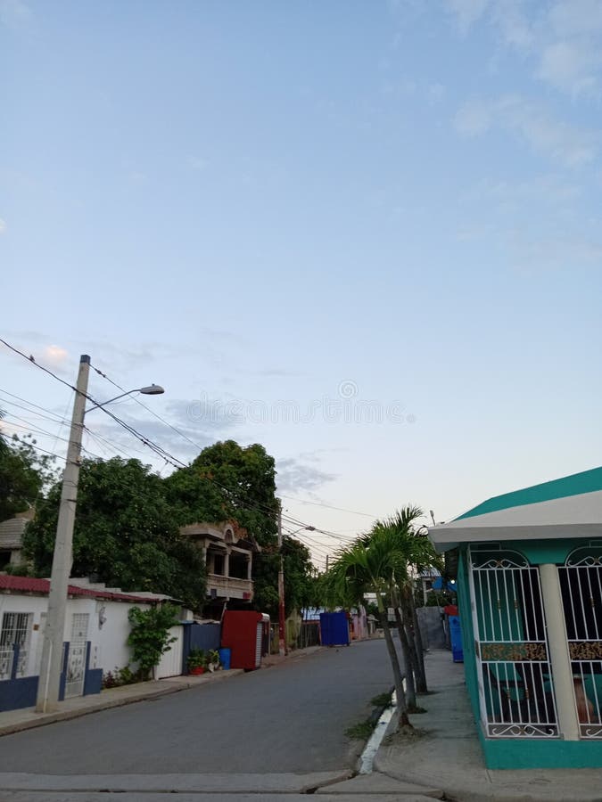 The Road I Remember with Beautiful House Stock Image - Image of ...