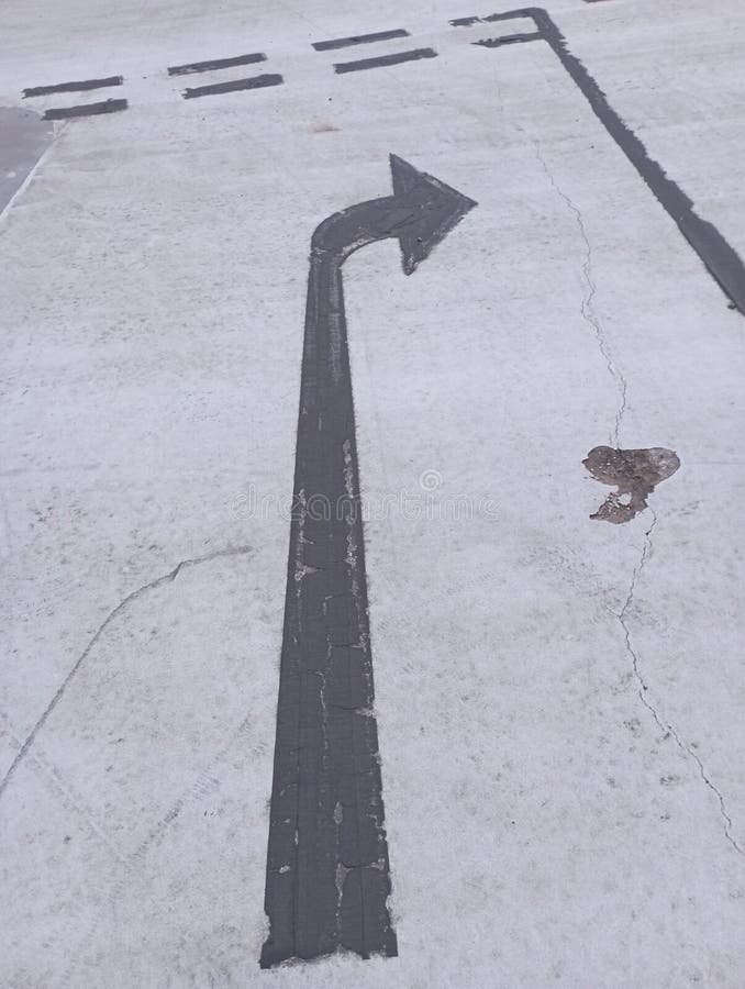 Road Marking Arrow "turn Right" Stock Photo - Image of lane, asphalt ...