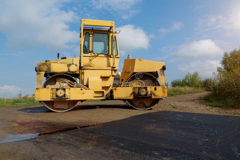 Road Roller - Compactor-type Engineering Vehicle Used To Compact Soil ...