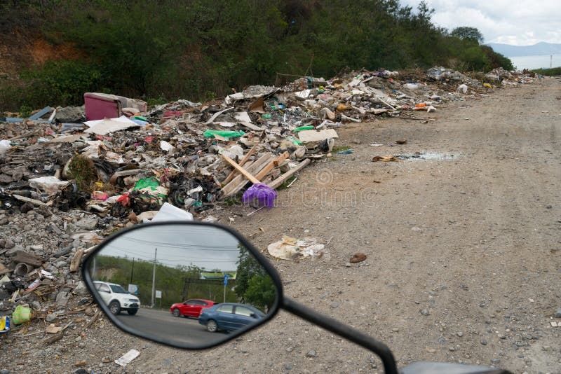 Road side full of trash editorial image. Image of garbage - 138642500