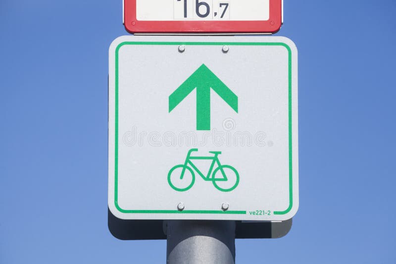 Road Sign Cycle Path - Intermediate Signpost, Arrow Signpost Stock ...