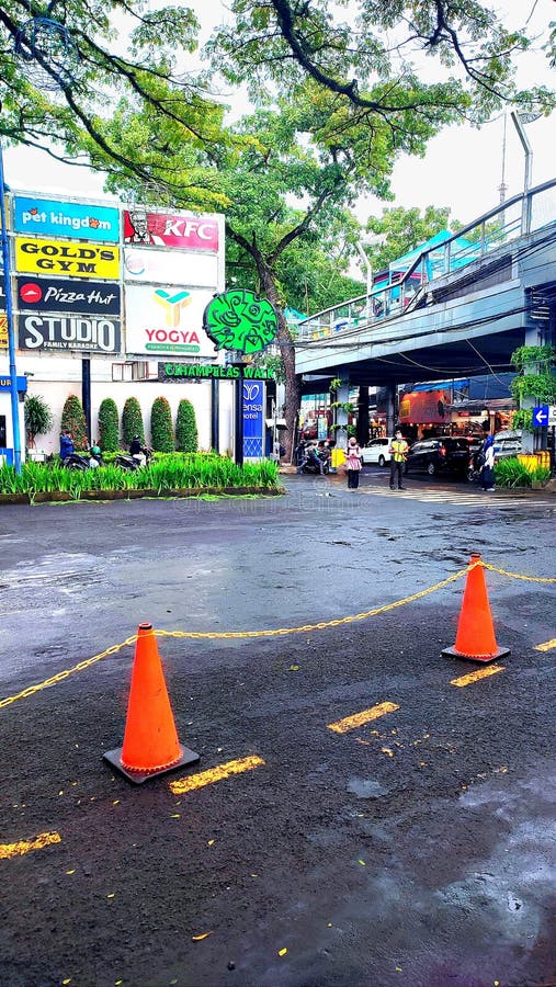 Road Street To Cihampelas Walk Editorial Photo - Image of transport ...