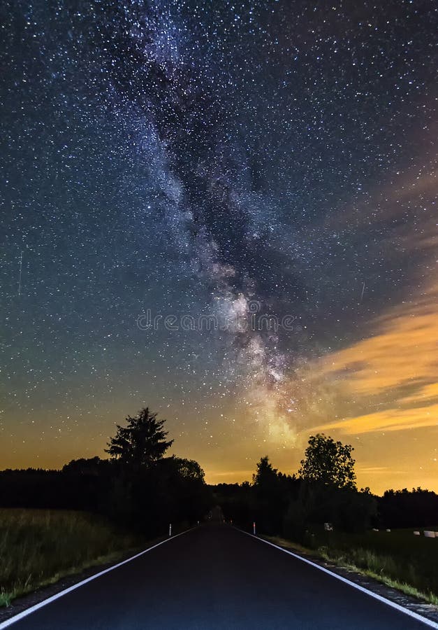 Road Towards the Milky Way. Leading Lines at the Edge of the Road Stock ...