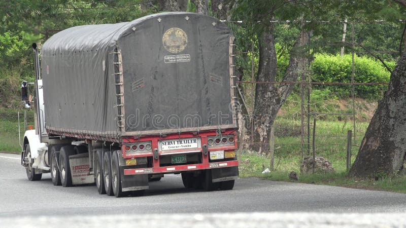 Tractor Trailer Shipping Truck Editorial Photo - Image of freight, semi ...