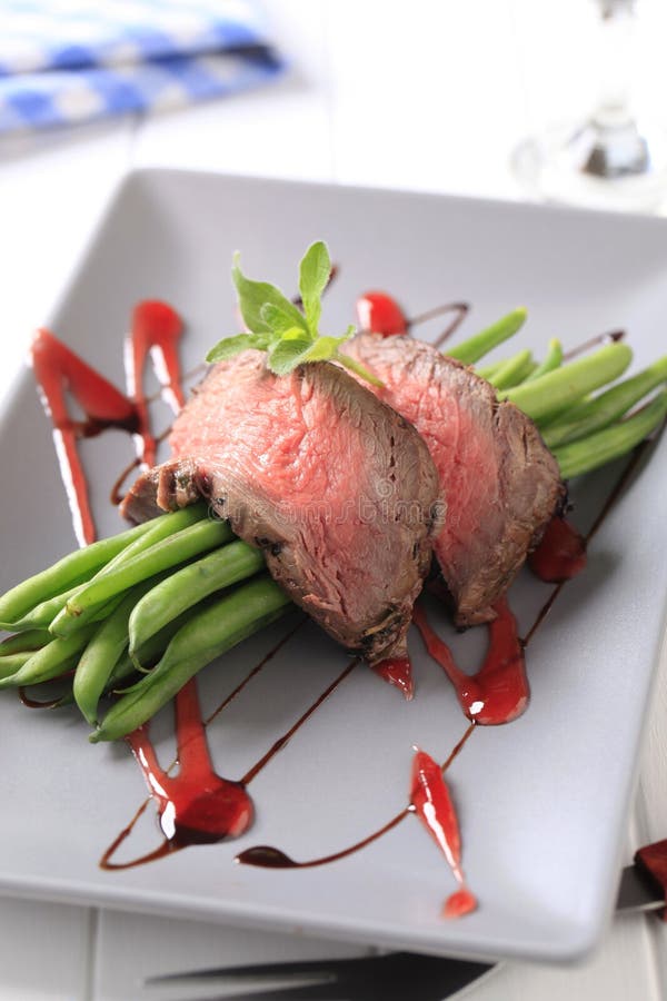 Roast Beef with String Beans Stock Image - Image of cross, sauce: 30687427