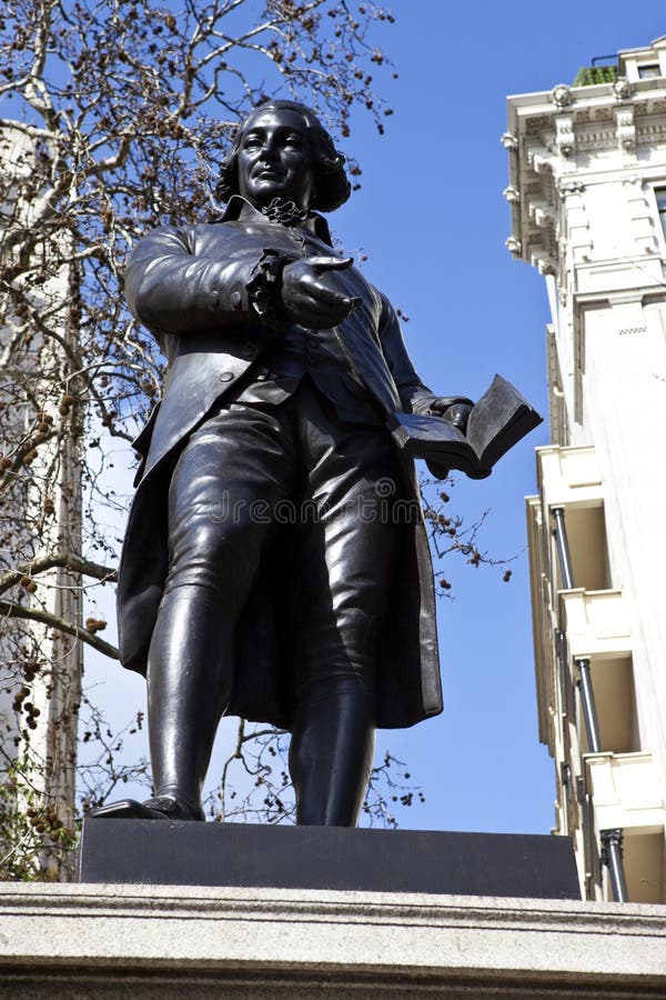 Robert Raikes Statue in London Editorial Image - Image of founder ...