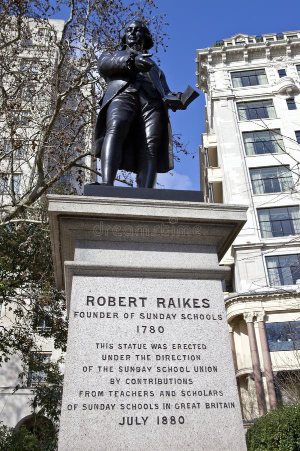 Robert Raikes Statue in London Editorial Stock Photo - Image of schools ...