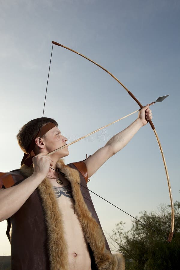 Robin Hood Archer Mit Pfeil Und Langem Bogen Stockfoto - Bild von nave ...
