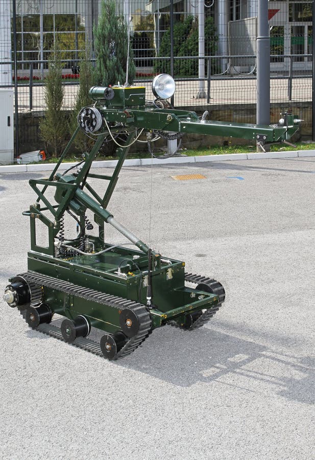 Robot di salvataggio immagine stock. Immagine di robot - 18973069