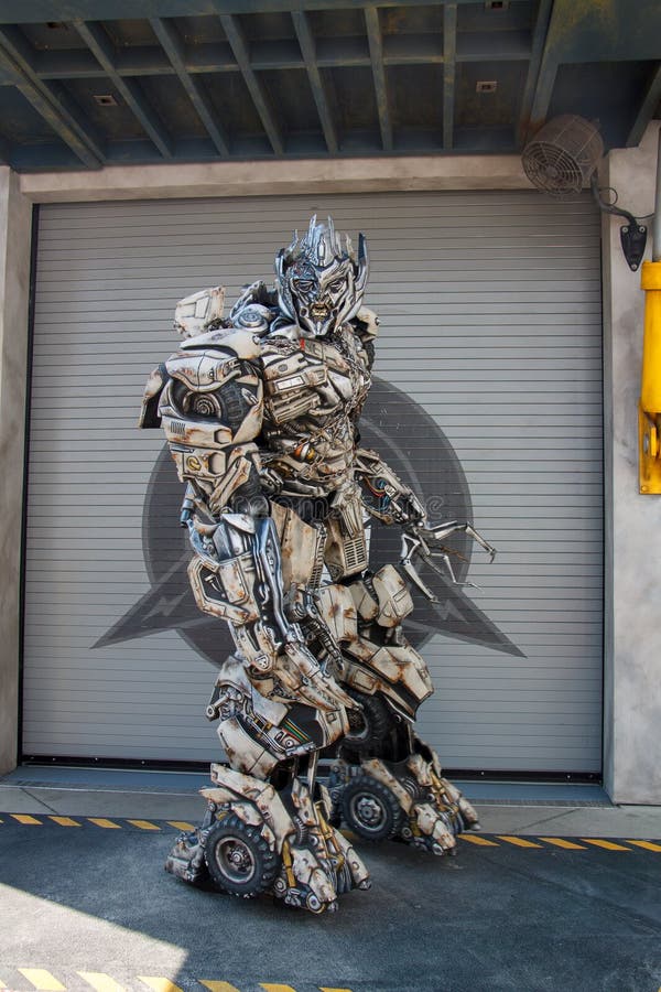 Robot Megatron Transformador En El Parque De Diversiones Universal ...
