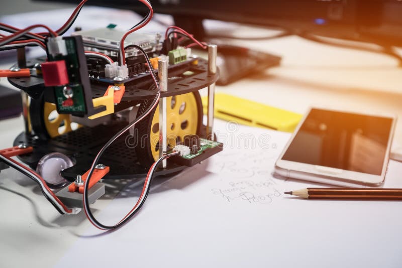 Robot Technology and STEM Education Class Concept: Robots with Bright ...