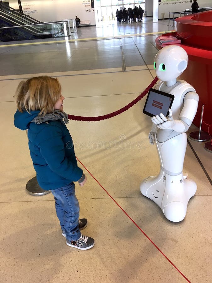 Roboter redaktionelles bild. Bild von zukunft, künstlich - 85031580