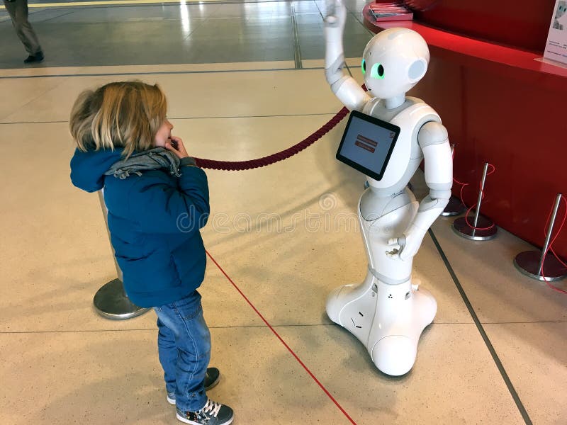 Roboter redaktionelles bild. Bild von zukunft, künstlich - 85031580