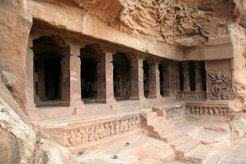 Roca-corte la cueva imagen de archivo. Imagen de granito - 11747021