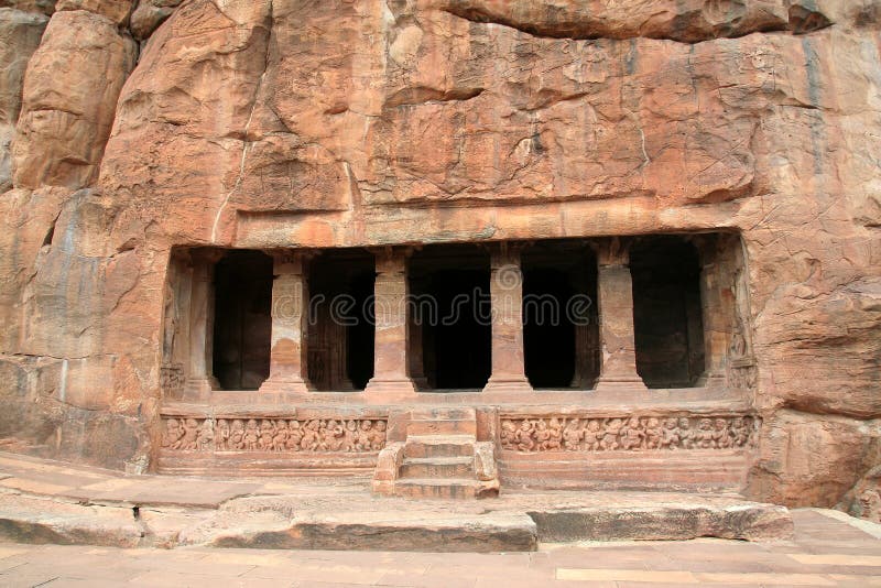 Roca-corte la cueva foto de archivo. Imagen de lugar - 12369512