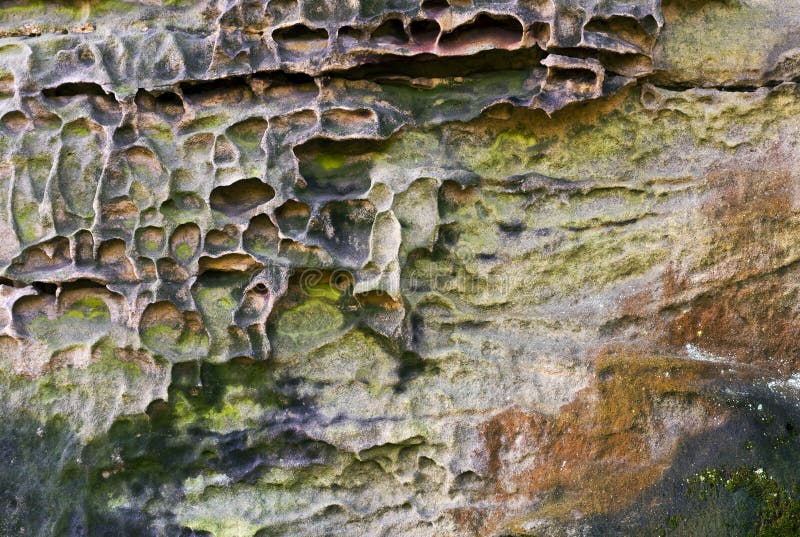 Roca de la piedra arenisca foto de archivo. Imagen de musgo - 103877920