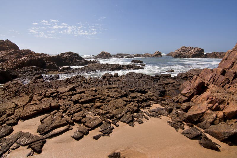 Roca de la playa imagen de archivo. Imagen de playa, costero - 18362701