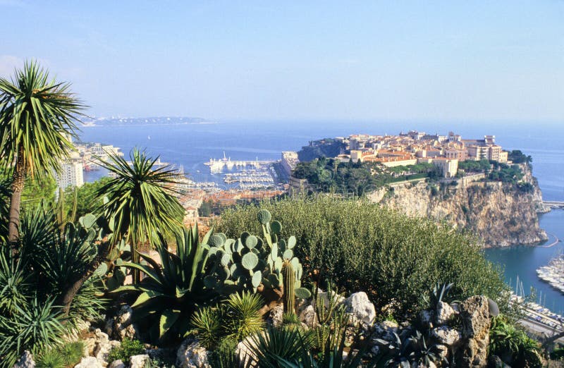 Roca de Mónaco foto de archivo. Imagen de rival, desarrollo - 1268378