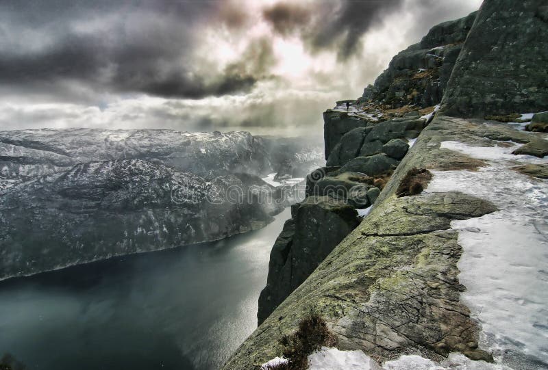 Roca del púlpito imagen de archivo. Imagen de potencia - 8547385