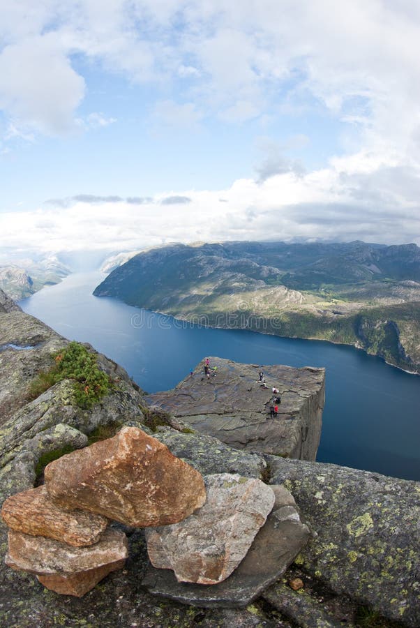 Roca Del Púlpito En Noruega Foto de archivo - Imagen de escarpado ...