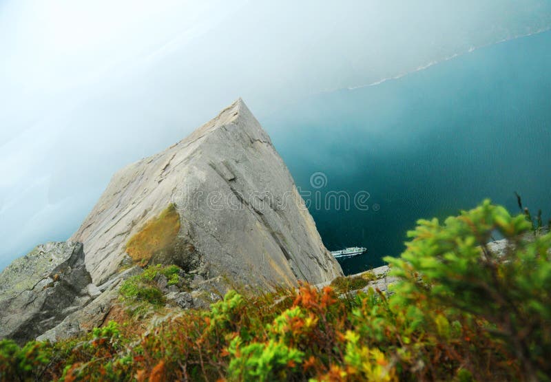 Roca del púlpito, Noruega foto de archivo. Imagen de escandinavia - 5695502