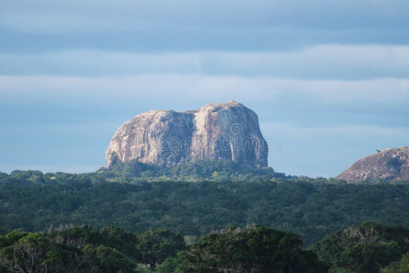 Roca Elefante Del Parque Nacional De Yala Imagen de archivo - Imagen de ...