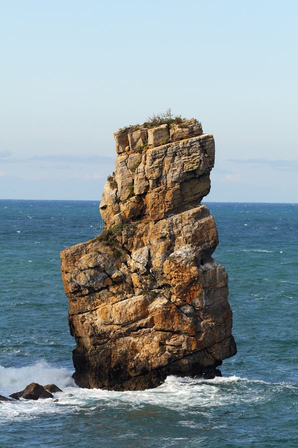 Roca grande en el mar imagen de archivo. Imagen de isla - 7841613