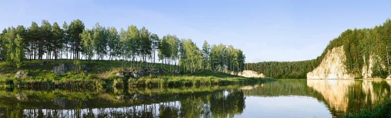 Roca en el río Neiva foto de archivo. Imagen de refleja - 20879748