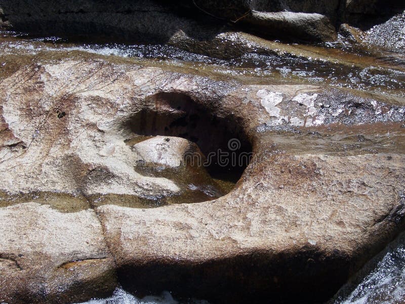Grava De Mezcla Erosionada Agua Del Asfalto Foto de archivo - Imagen de ...