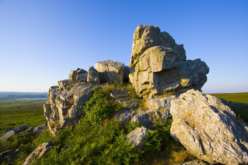 Roca grande imagen de archivo. Imagen de amarillo, cielo - 10244491