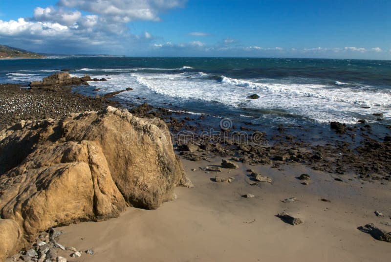 Roca Grande En La Playa De California Foto de archivo - Imagen de agua ...