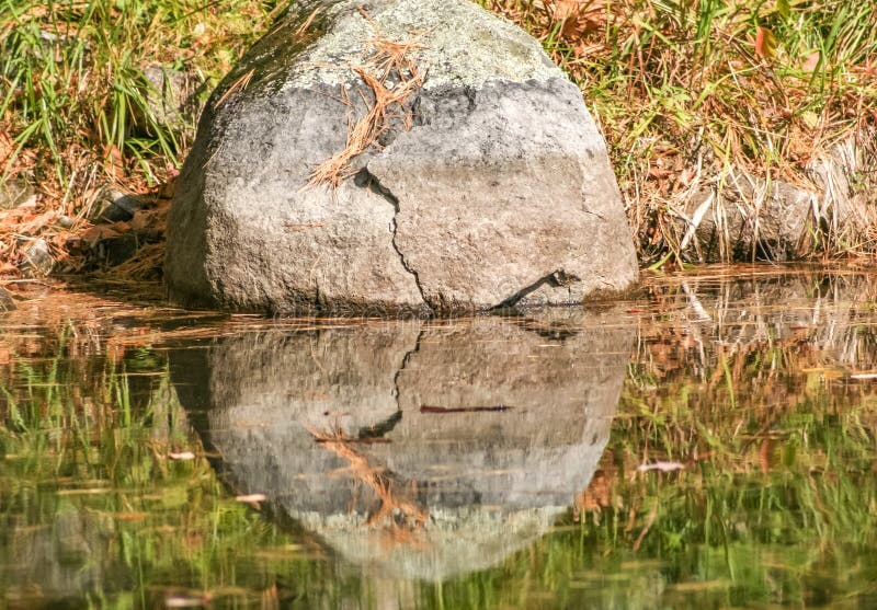 Roca Redonda En El Parque De Santo-Bruno Imagen de archivo - Imagen de ...