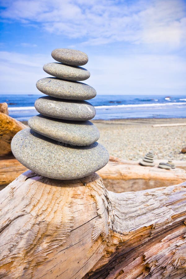 Rocas Apiladas En Ruby Beach Imagen de archivo - Imagen de equilibrio ...