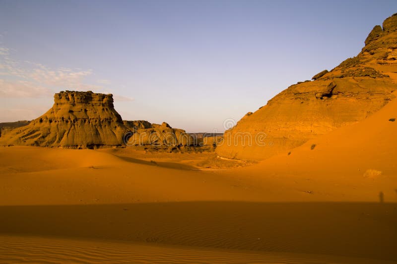 Rocas en desierto imagen de archivo. Imagen de viaje - 17842765