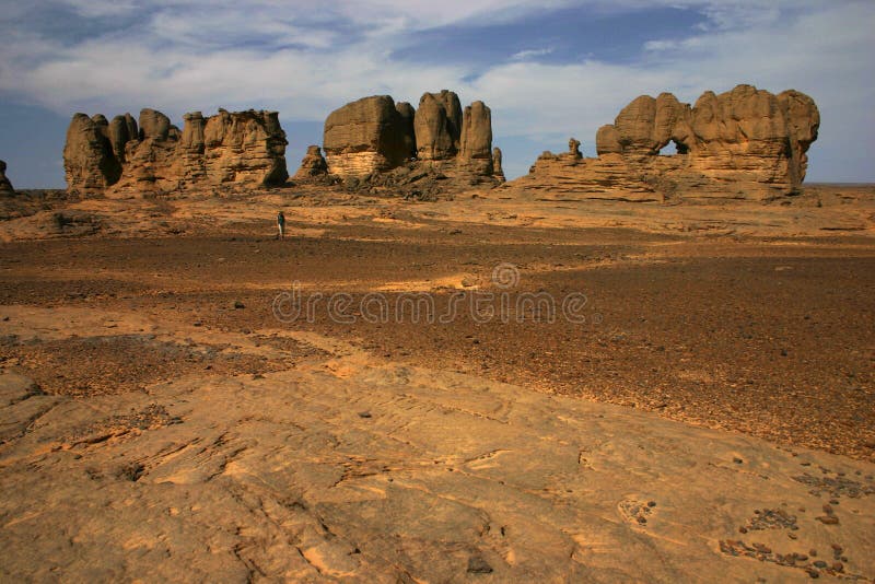 Rocas en el desierto foto de archivo. Imagen de caliente - 9768468