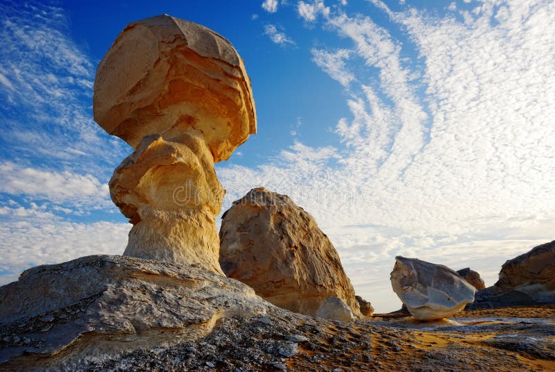 Rocas En El Desierto Blanco Imagen de archivo - Imagen de viaje ...