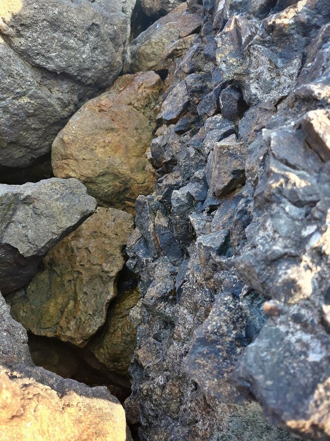 Rocas grandes foto de archivo. Imagen de rocas, rumania - 124116602