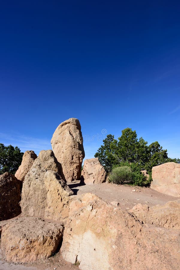 Rocas grandes imagen de archivo. Imagen de arenisca, barranca - 98453417
