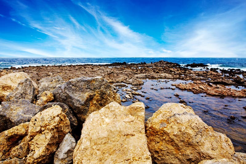 Rocas Naturales En La Isla De Creta Foto de archivo - Imagen de cubo ...