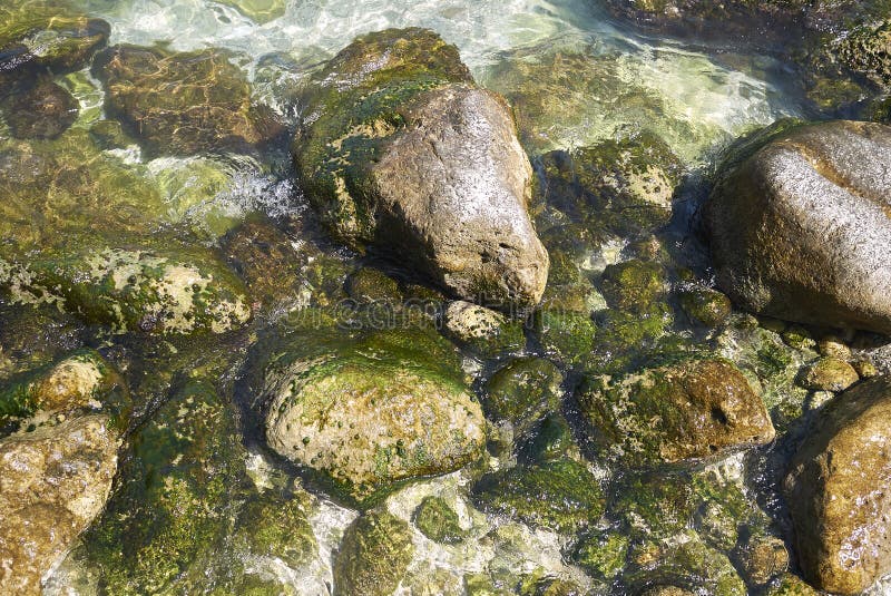 Rocas por la playa foto editorial. Imagen de meridional - 130624521