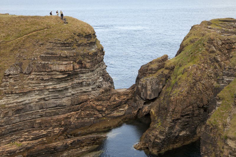 Rocas Y Acantilados En Las Islas De Orkney Foto de archivo - Imagen de ...