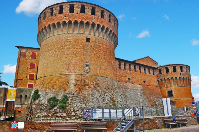 Rocca Sforzesca in Dozza editorial stock photo. Image of merlon - 63739393