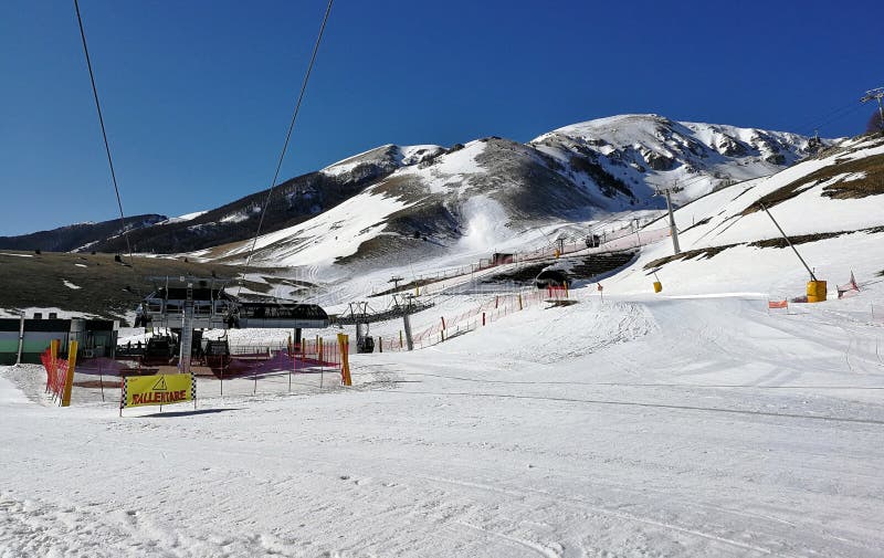 Roccaraso - Piste Delle Gravare Editorial Photography - Image of sports ...